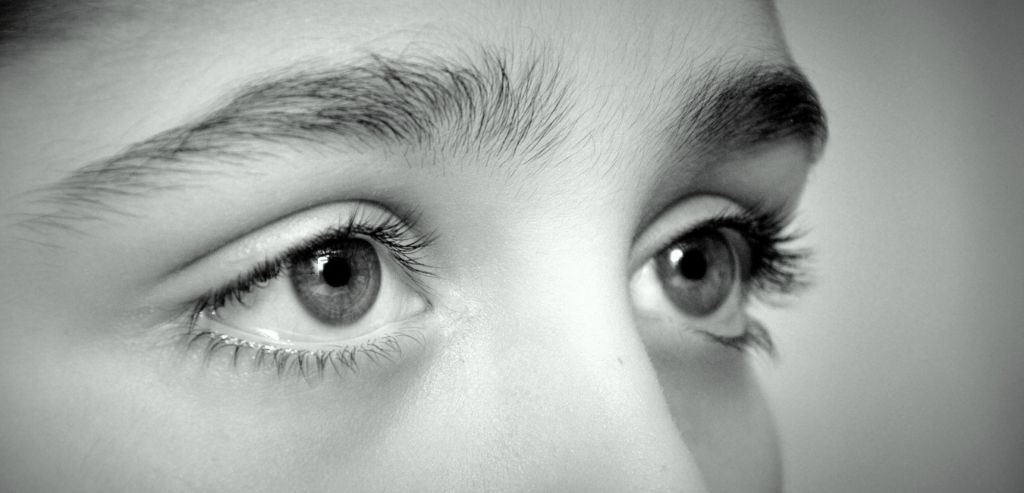 Mirada triste: 3 trucos para corregir los famosos "ojos tristes”, Ojos ...