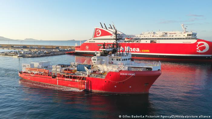 Italia inmoviliza al barco humanitario "Ocean Viking"